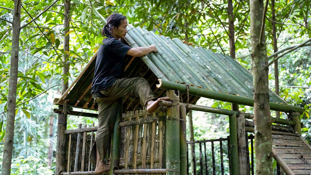 JUNGLE MAN Building Shelter - Build A Bamboo Stilt House With Primitive ...